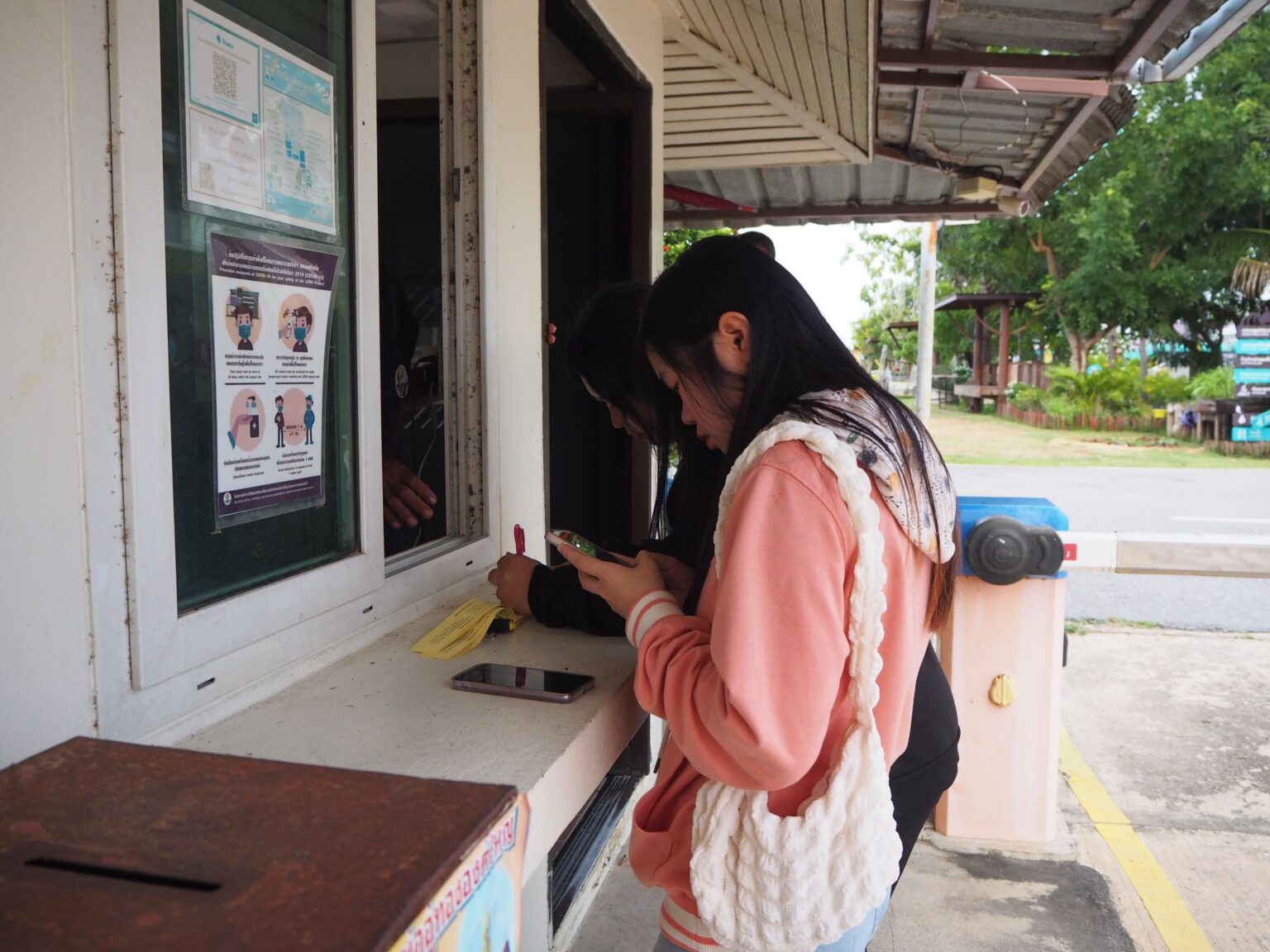 วันหยุด วันนวมินทรมหาราช พระบาทสมเด็จพระบรมชนกาธิเบศร มหาภูมิพลอดุลยเดชมหาราช บรมนาถบพิตร - LERD
